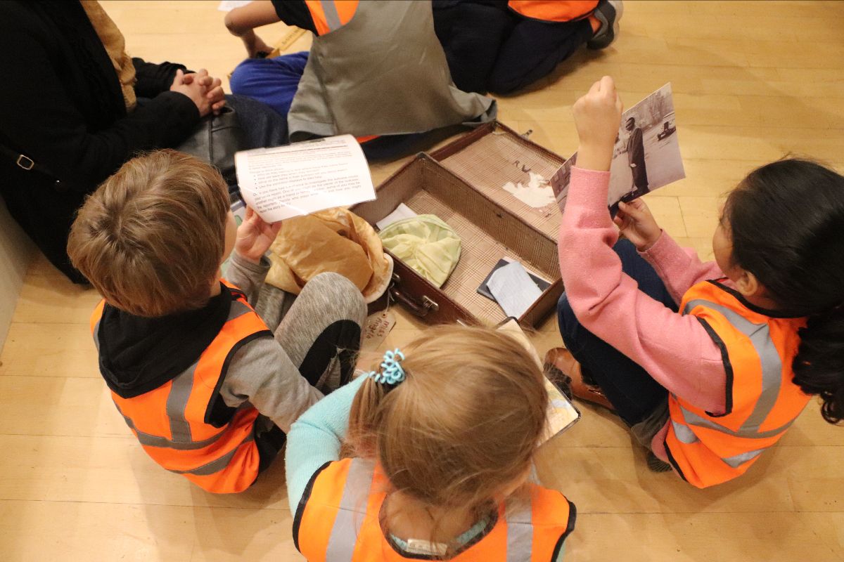 Interactive school sessions - Hackney Museum - Hackney Museum
